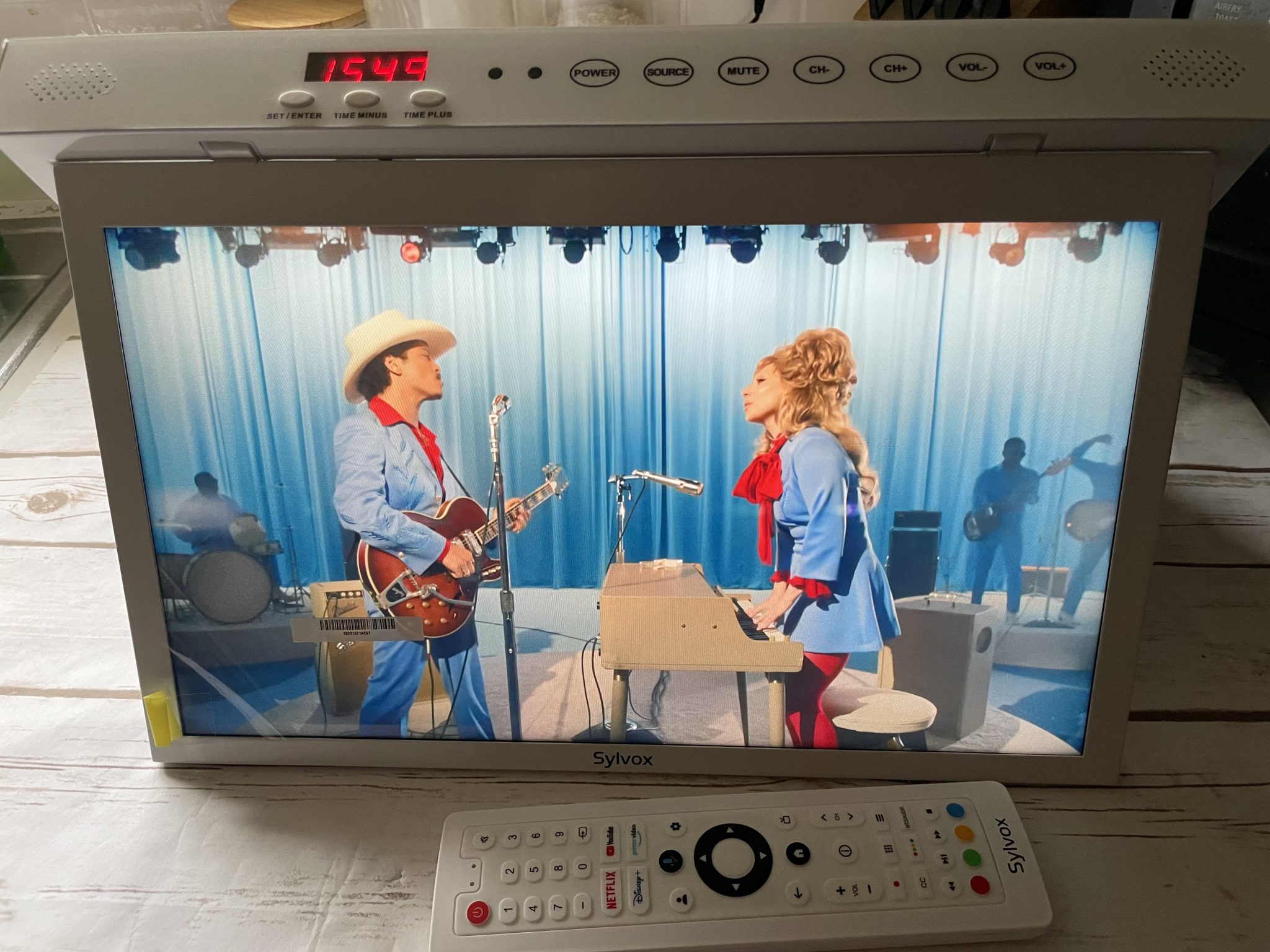 The Smart TV Every Kitchen Needs: Discover the Sylvox 15.6" Smart Under ...